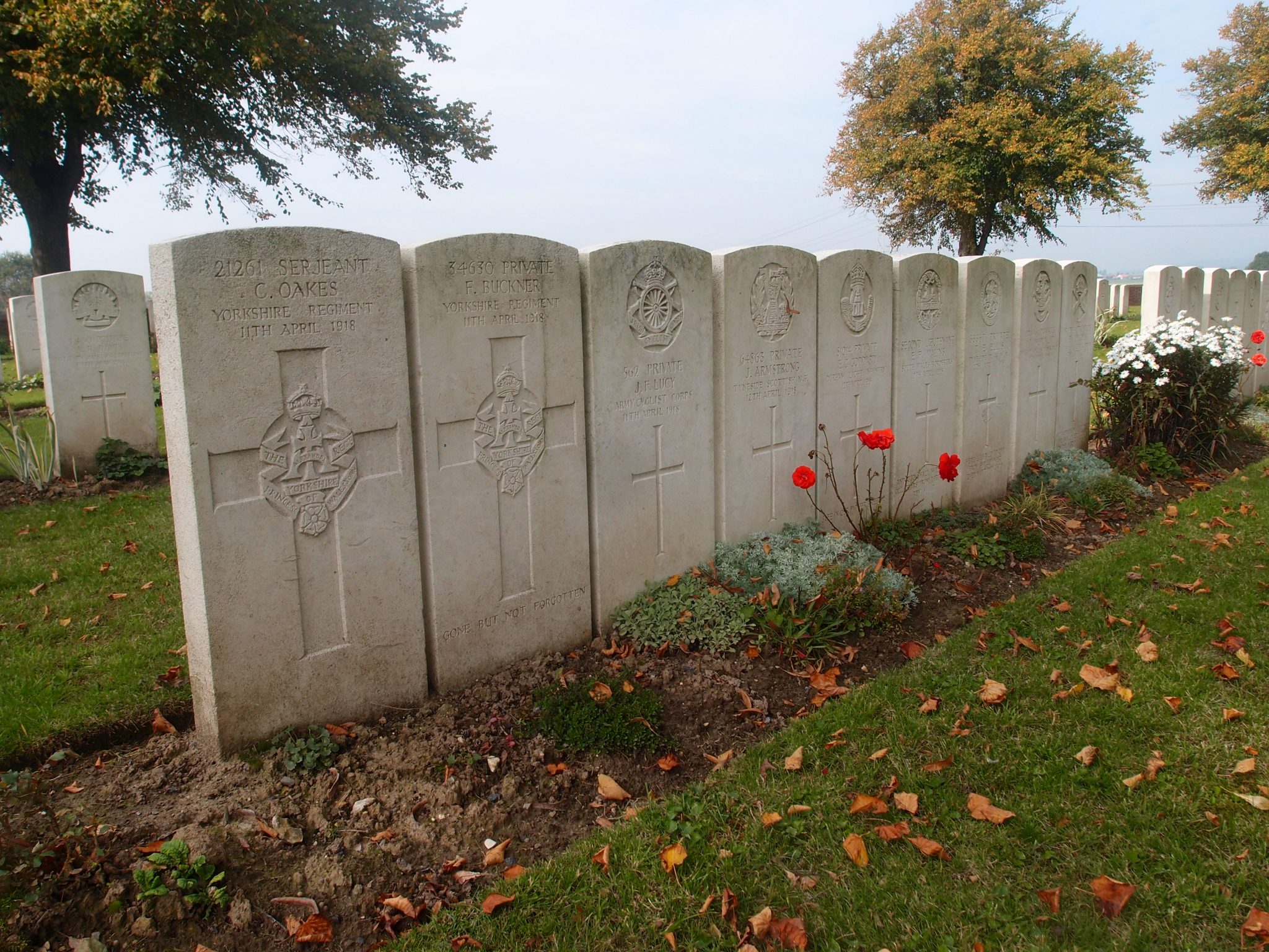 Obtaining photographs of war graves - The Long, Long Trail